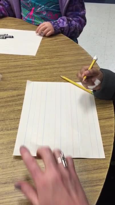 Using 'Duck Fingers' to Write | Fort Sam Houston Elementary School
